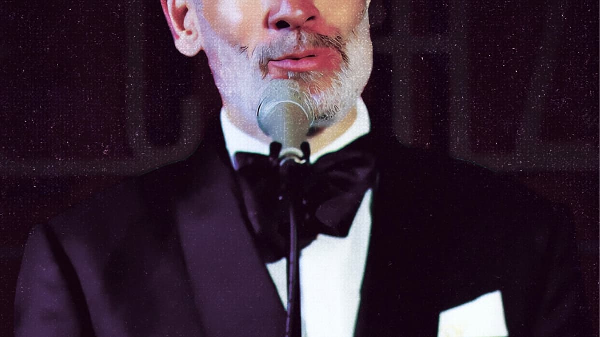 Evening of curious songs with Dominic Frisby at Phoenix Theatre in ...