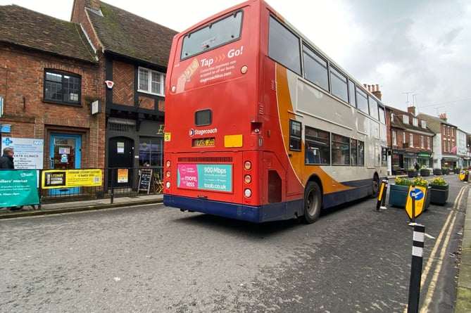 Broken down bus in Farnham's one-way system causing chaos ...