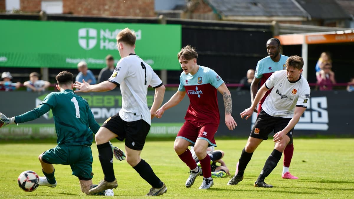 Champions close in on century mark with comfortable win | farnhamherald.com