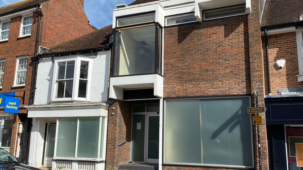 Latest on moves to open police stations in East Hampshire ...