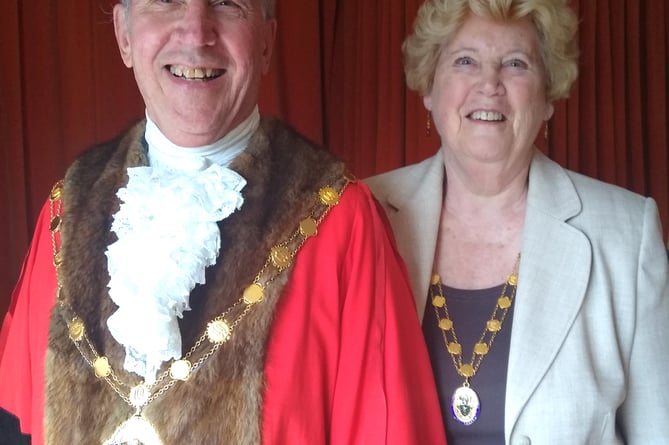 Mayor and mayoress celebrate 50th wedding anniversary | farnhamherald.com