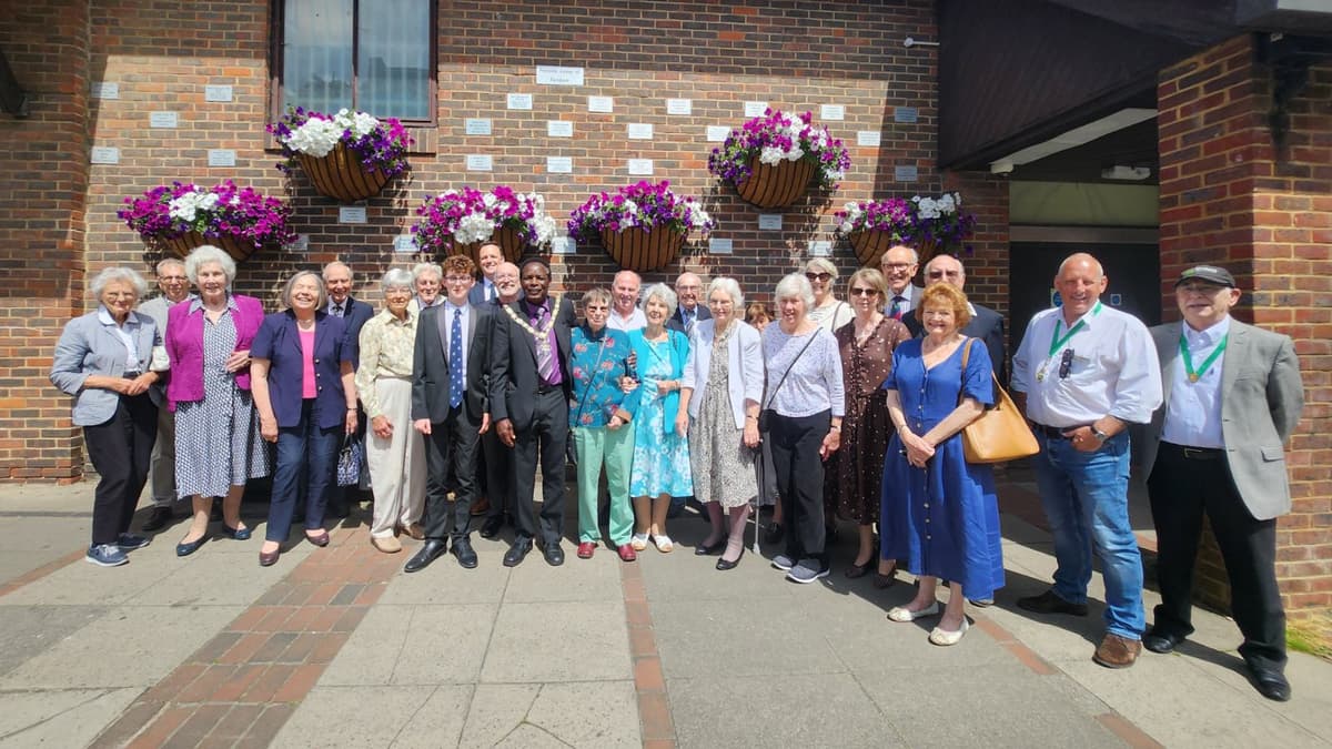 Latest name is unveiled on Farnham’s wall of fame | farnhamherald.com