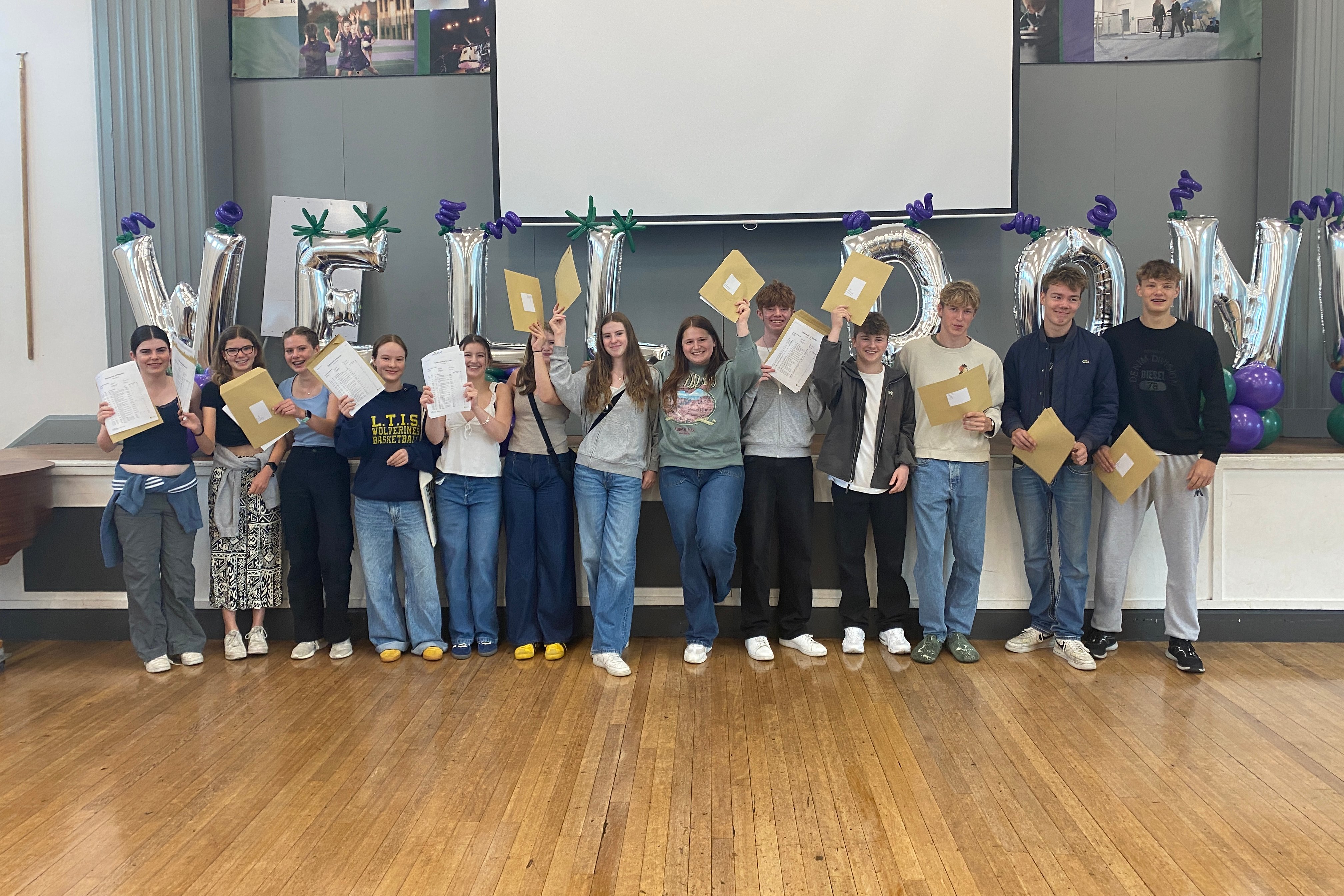 "Well Done" Weydon as students get their GCSE results | farnhamherald.com