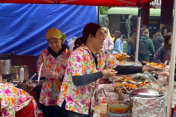 Food, glorious food as thousands gather for Farnham festival ...