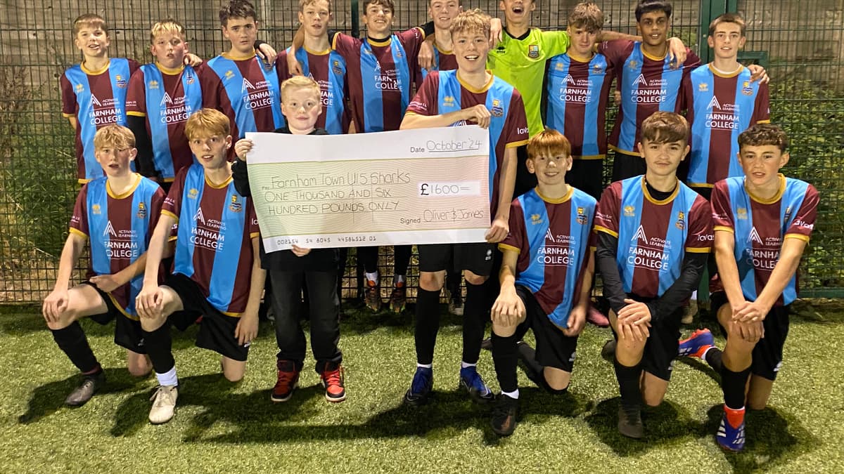 Team's pitch-side tribute to much-missed Farnham youth team coach ...