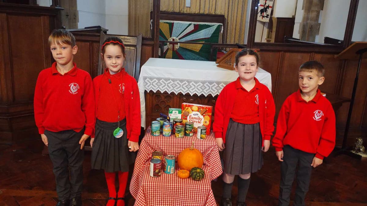 Badshot Lea pupils make harvest donation to Farnham Food Bank ...