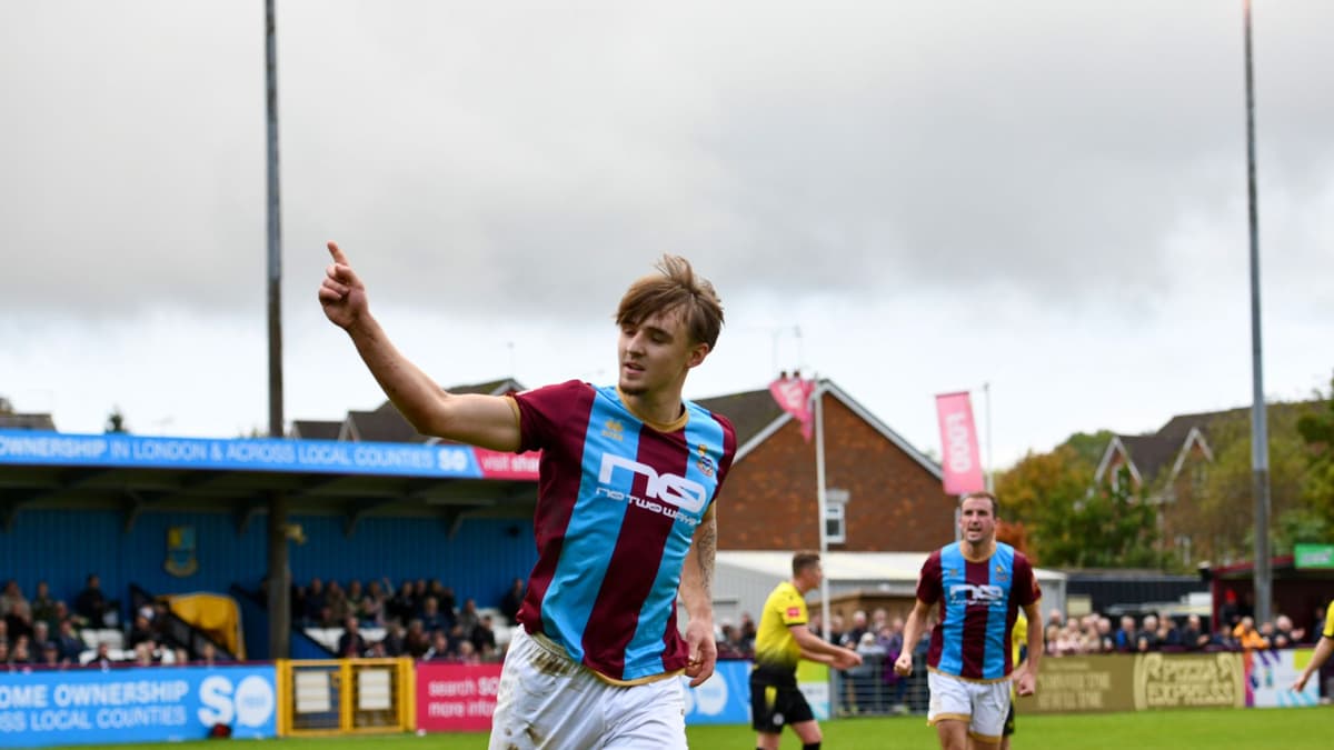 Dean extends Town contract until end of 2025-26 season | farnhamherald.com