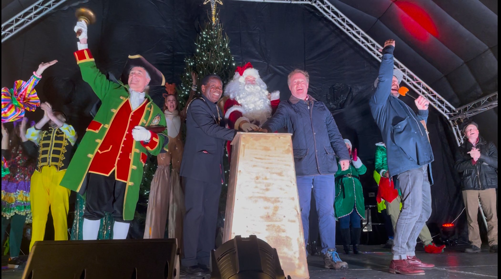 Farnham's festive fun underway as hundreds celebrate Christmas light ...