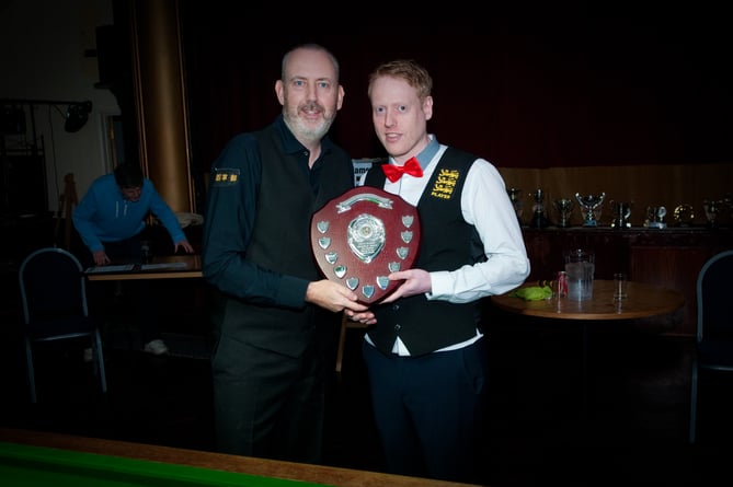 Snooker 'Champion of Champions' Mark Williams graces the green, green ...
