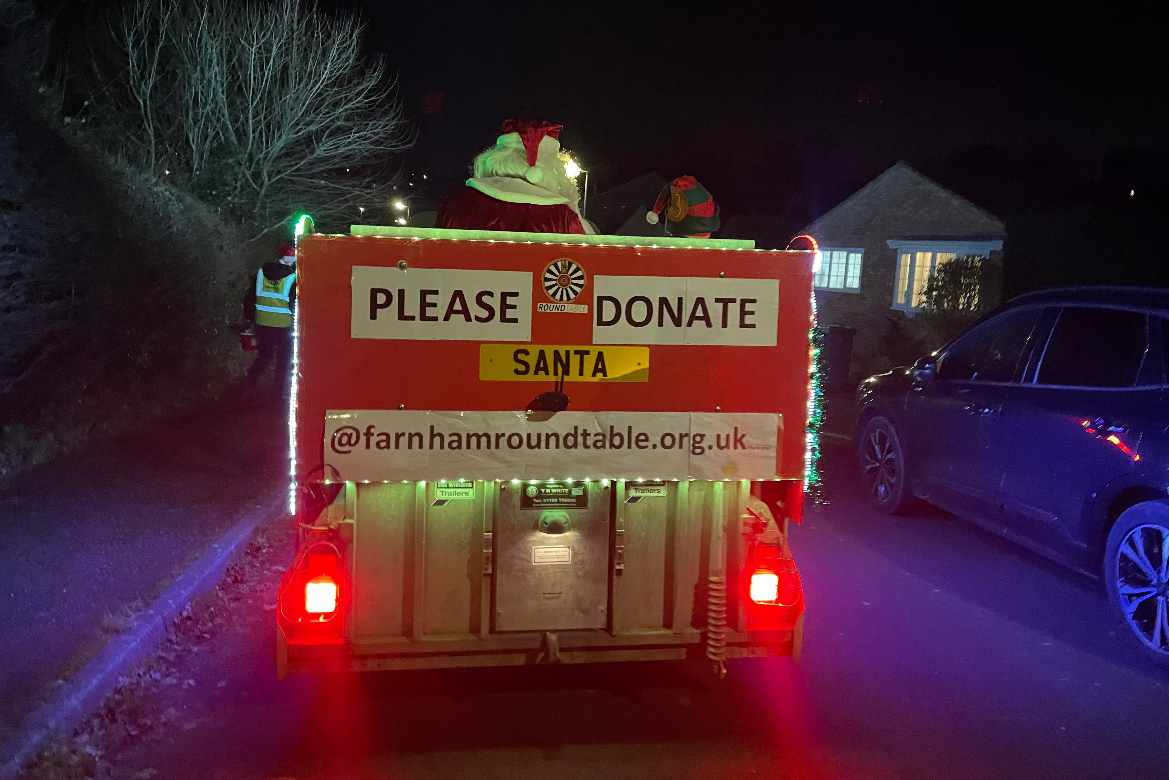 Santa's sleigh spotted in Farnham | farnhamherald.com