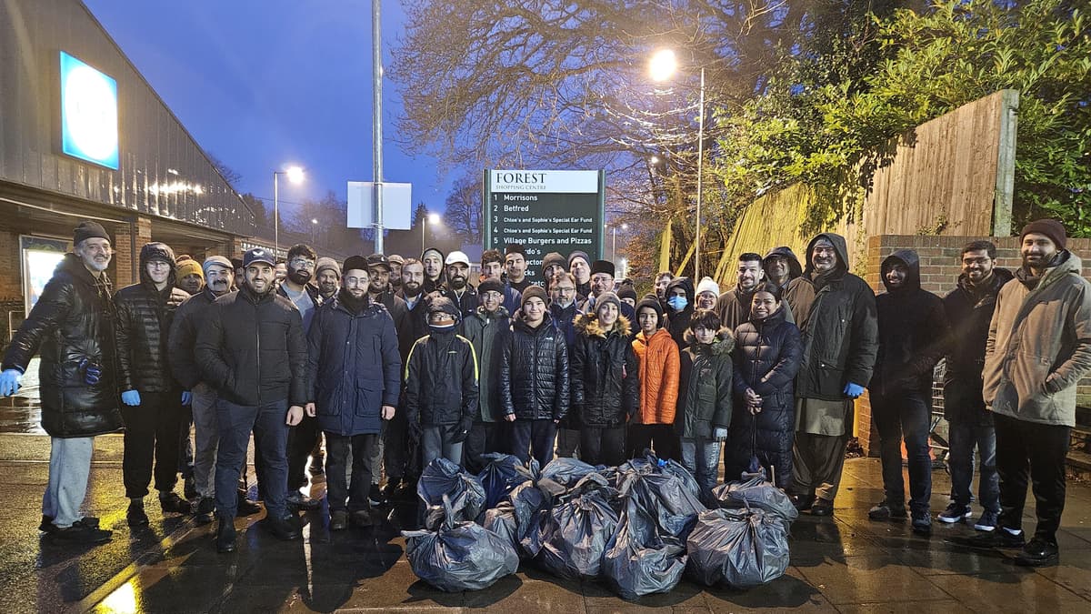Dawn litter pickers give Bordon a clean start to 2025 | farnhamherald.com