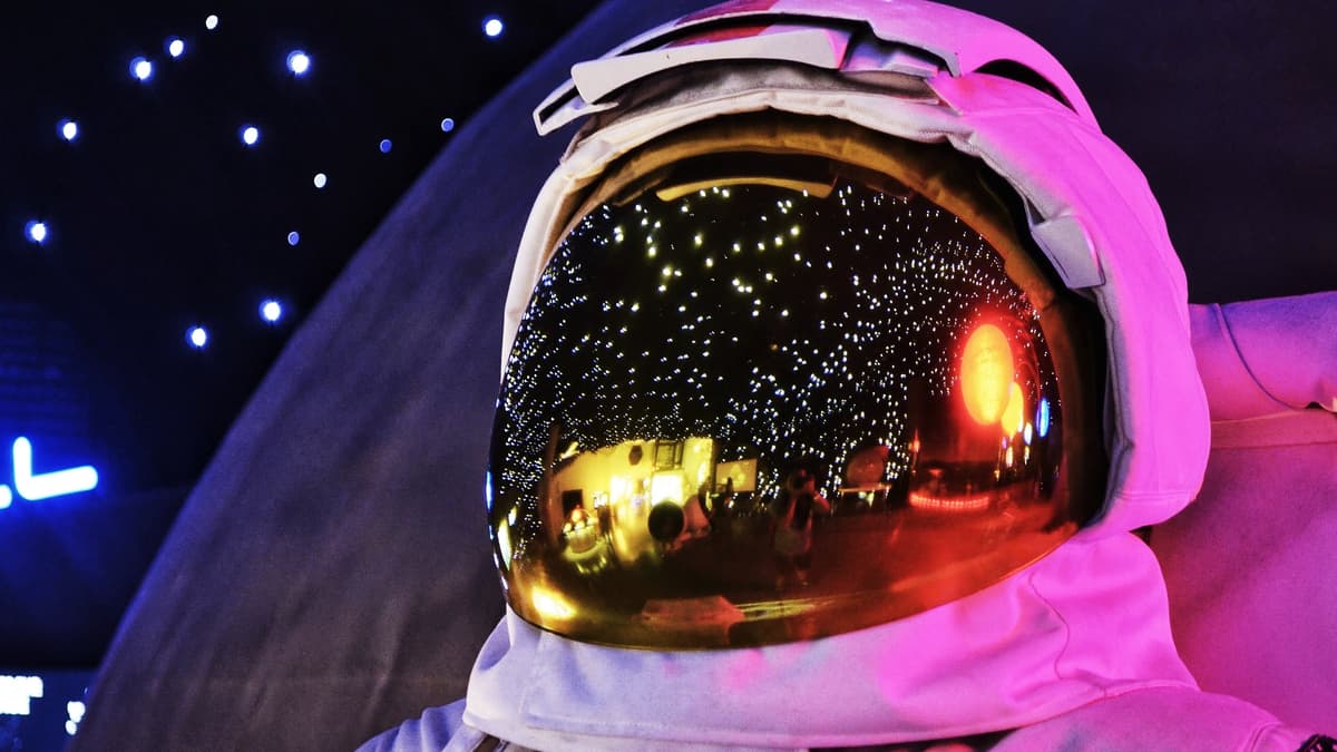 Farnham College shoot for the stars as they unveil new space program | farnhamherald.com