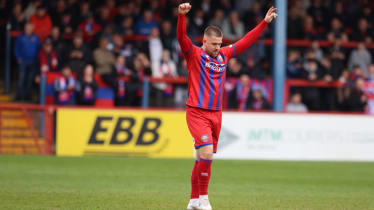 Barrett's double fires Shots to pre-season win at Dorking ...