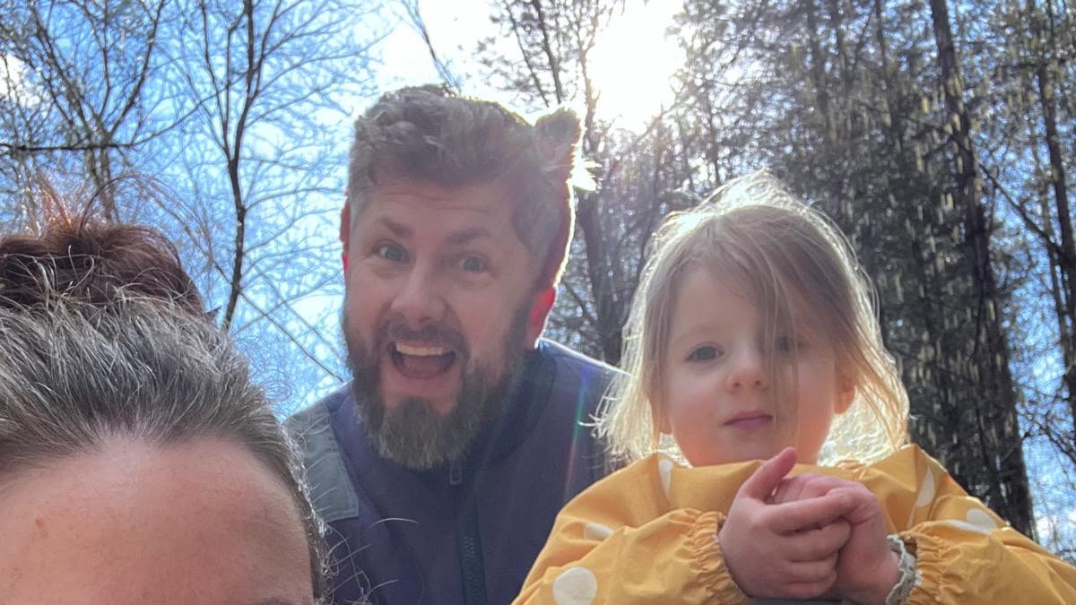 Lifesavers on the meadow as strangers come together to save choking ...