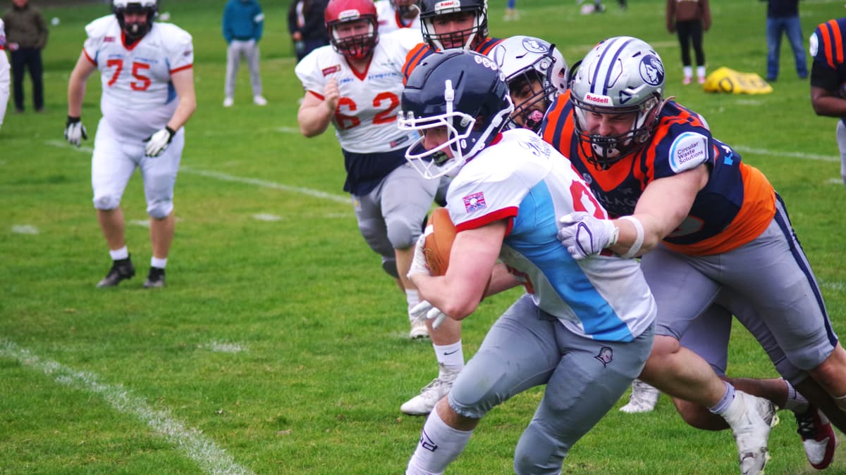 Knights suffer heavy defeat against Aztecs | farnhamherald.com