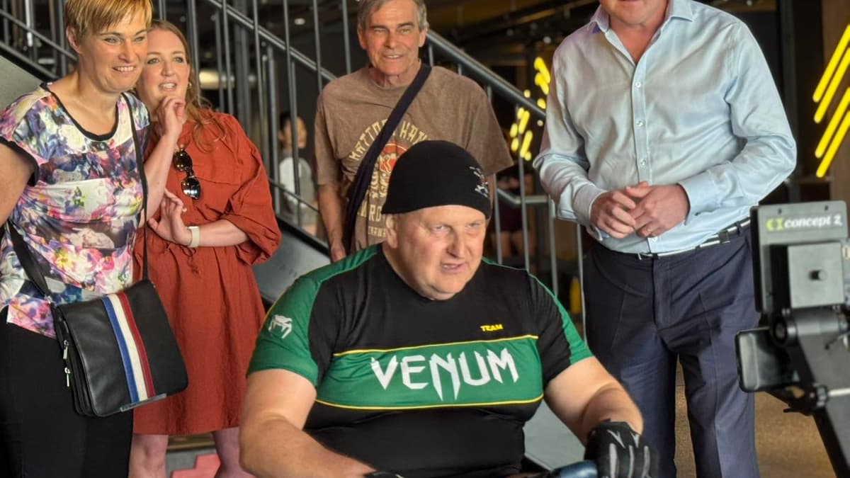 WATCH: Cancer survivor John Devaney pulls off world record marathon row attempt | farnhamherald.com