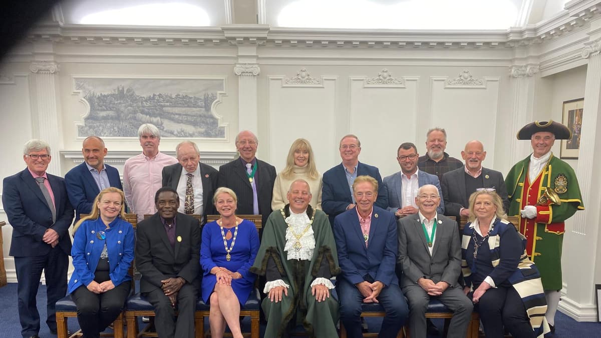 WATCH: George Murray becomes Farnham mayor, succeeding Brodie Mauluka ...