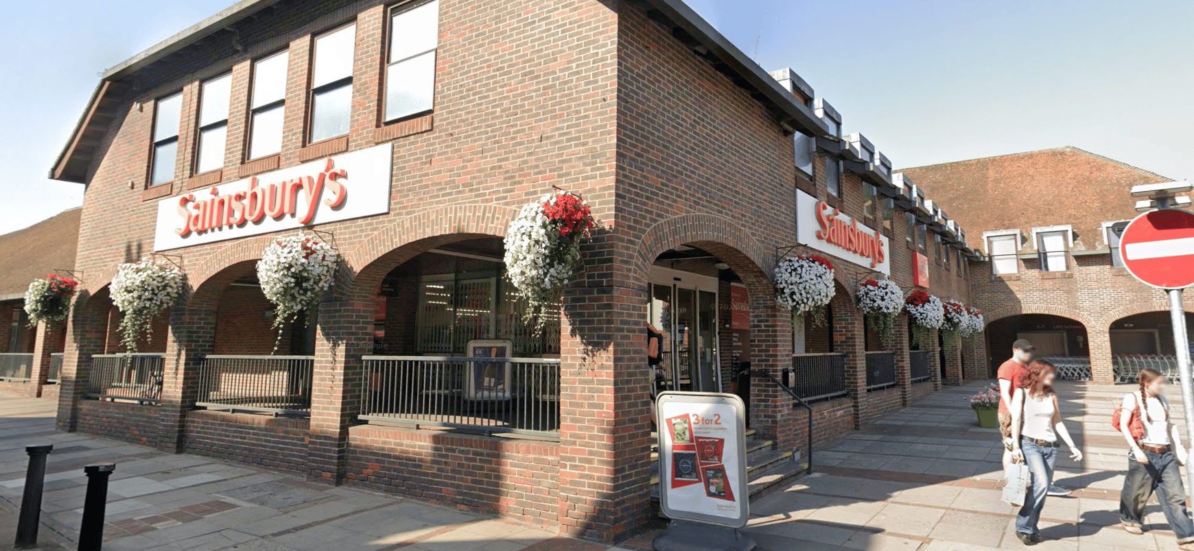 Sainsbury’s and shopping arcade in central Farnham go on the market ...