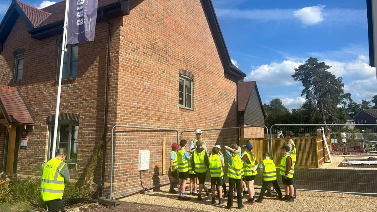 Bordon pupils get hands-on construction experience at new housing site ...
