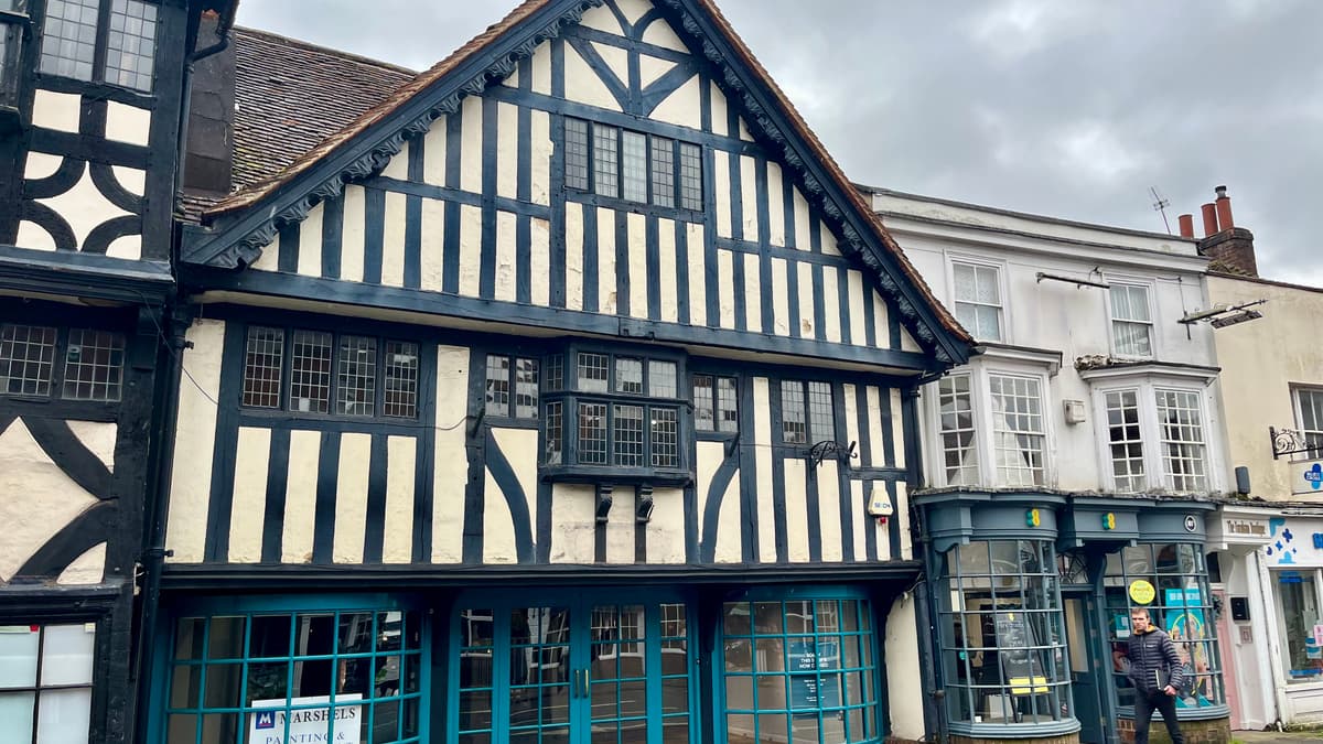 Farnham's magnetic pull brings kitchen store to the high street ...
