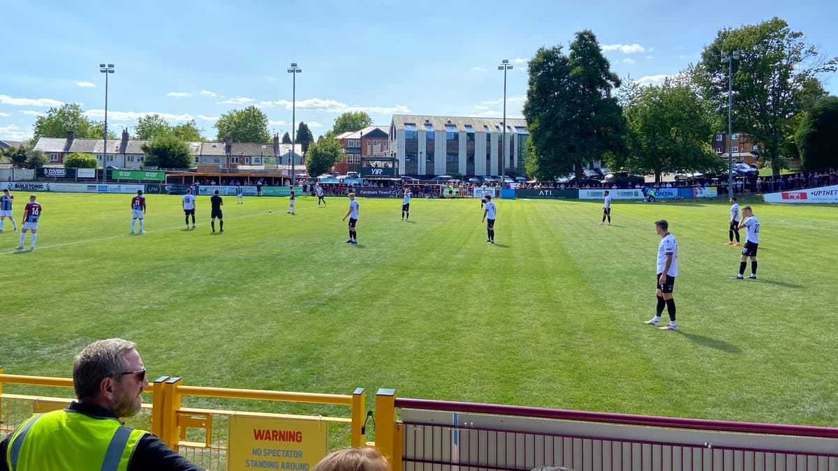 Dominant Farnham Town earn deserved opening day win against Hungerford ...