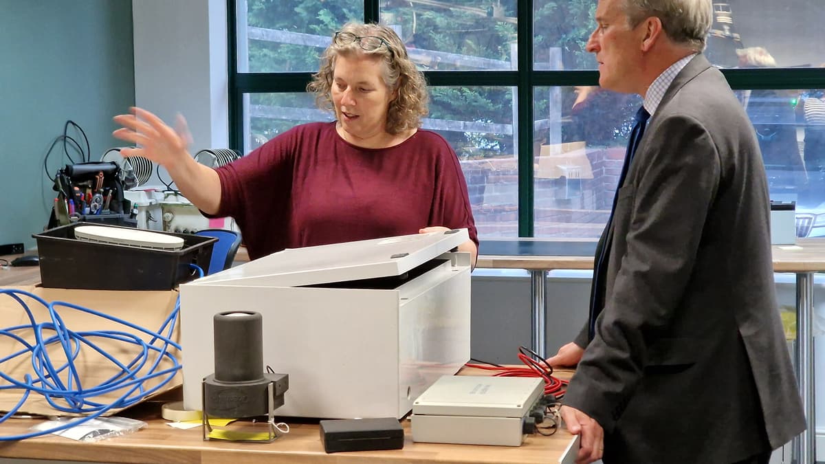 MP learns how technology can help look after the oceans | farnhamherald.com