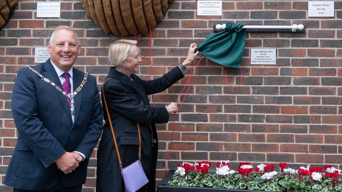 WATCH: Plaque unveiled in honour of Farnham tree expert Alan Mitchell ...