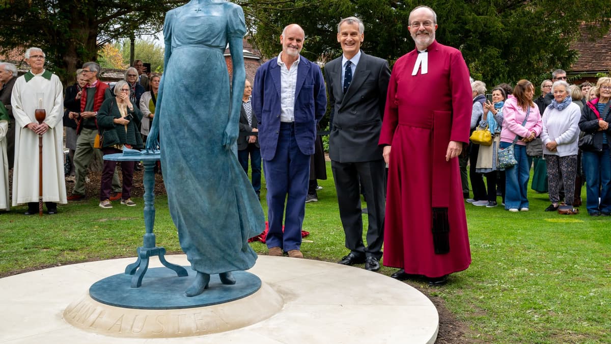 Second Jane Austen statue unveiled in Hampshire | farnhamherald.com