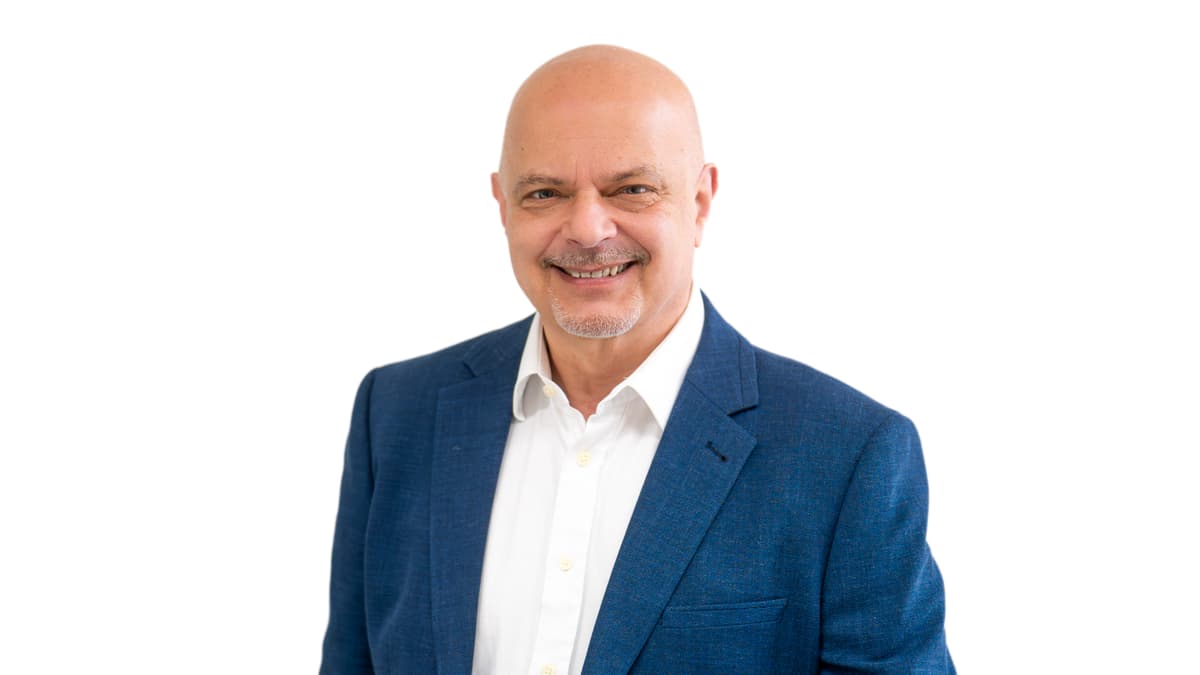 Hampshire school calls for six-week summer holiday to be reduced to ...