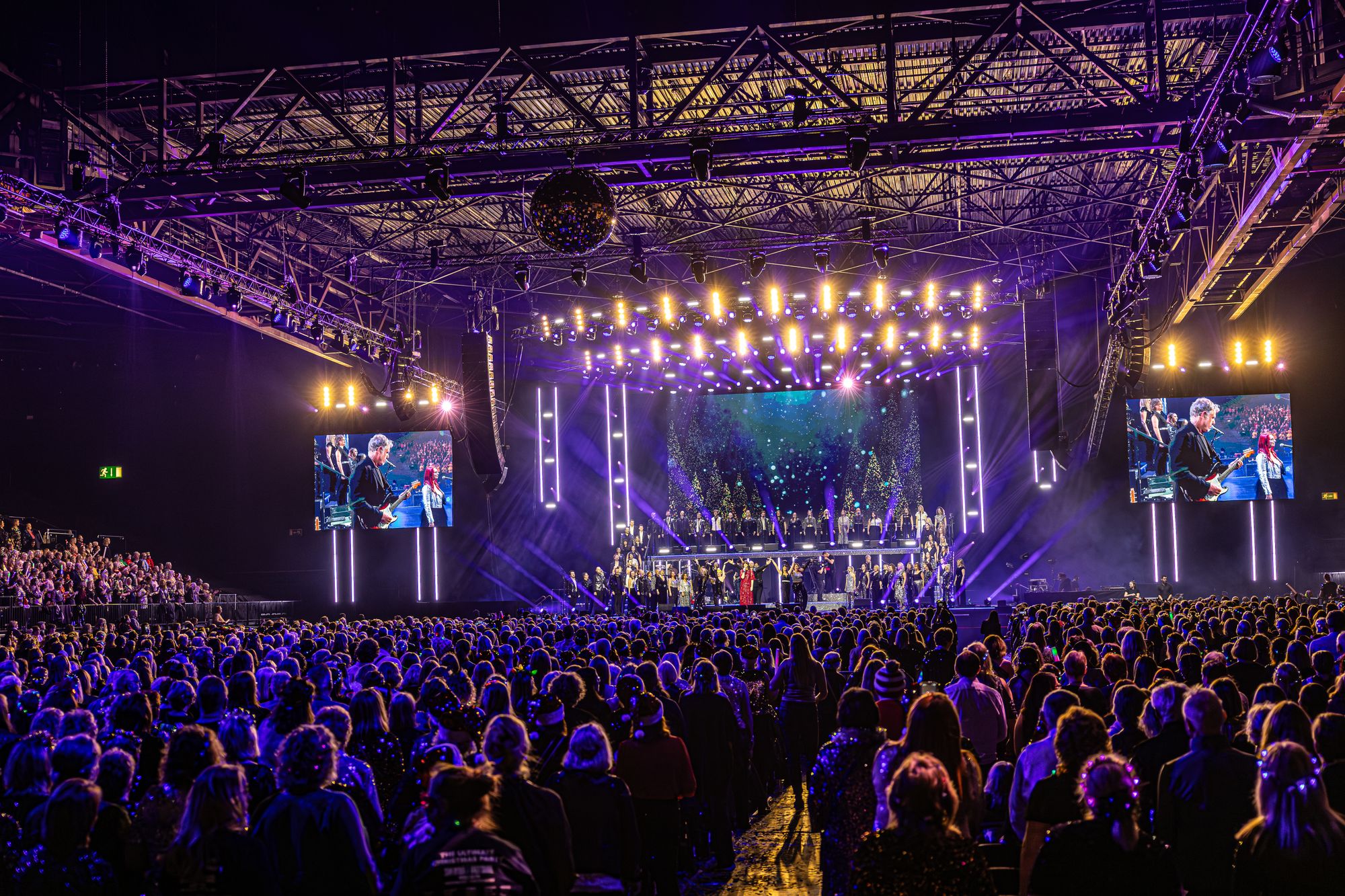 Farnham's Rock Choir founder leads 20,000 in uplifting sing-along ...